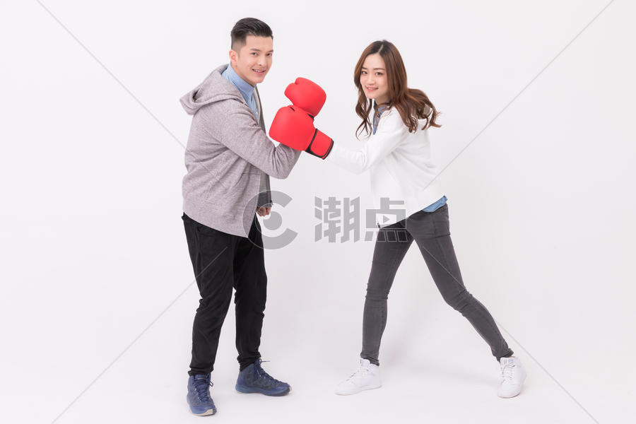 情侣之间嬉戏打闹游戏摄影图6571*4381图片素材免费下载-编号760433-潮点视频