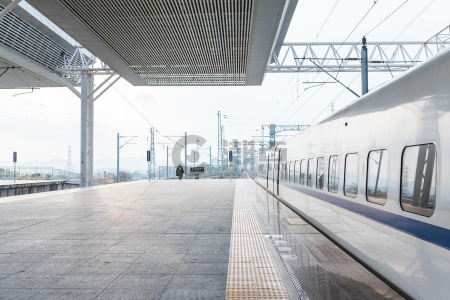 准备出发行驶的动车高铁摄影图6720*4480图片素材免费下载-编号769794-潮点视频