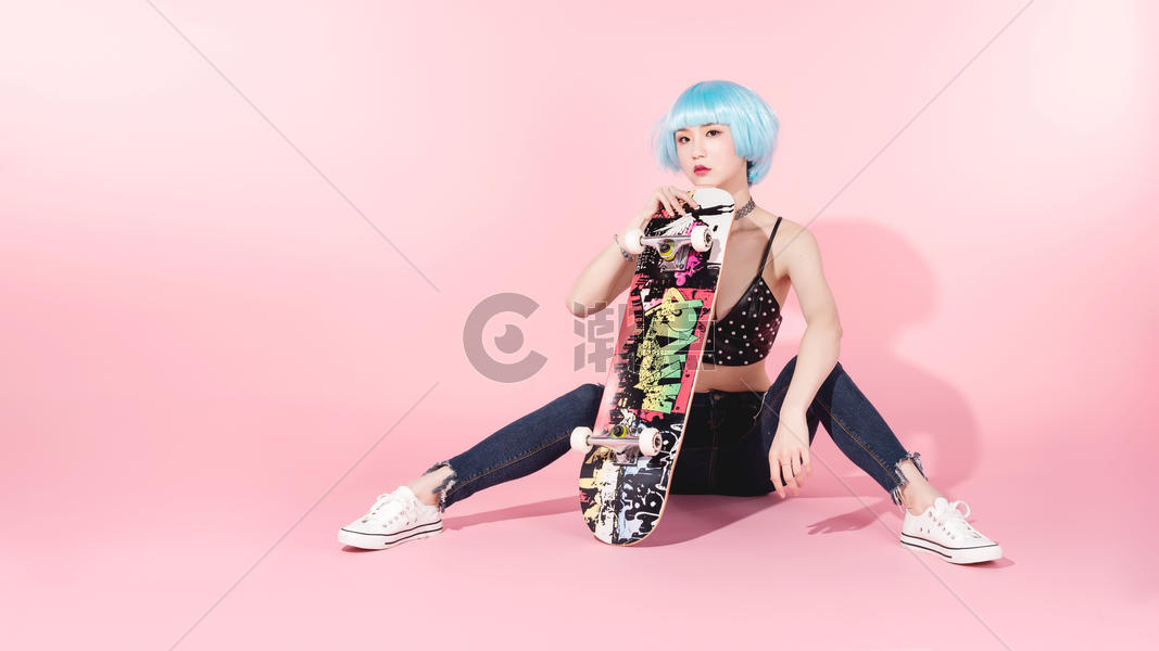 时尚叛逆美女与滑板摄影图8117*4566图片素材免费下载-编号778522-潮点视频