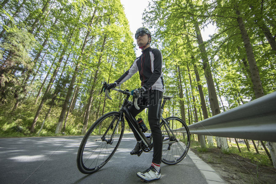 运动员在户外骑行摄影图6720*4480图片素材免费下载-编号797596-潮点视频