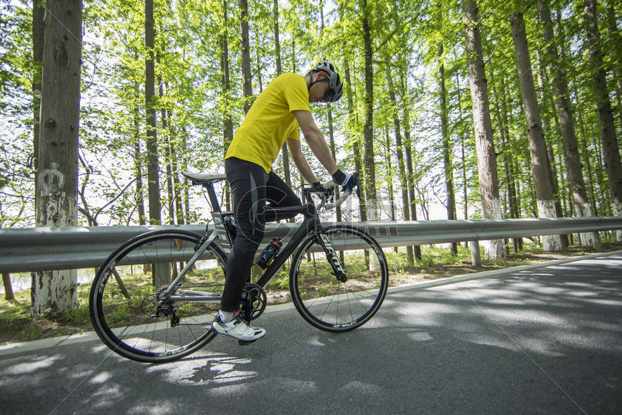 运动员在户外骑行摄影图6720*4480图片素材免费下载-编号797598-潮点视频