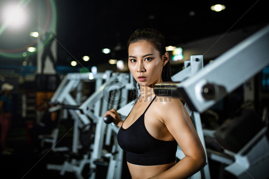 健身房女性人像摄影图5760*3840图片素材免费下载-编号904257-潮点视频