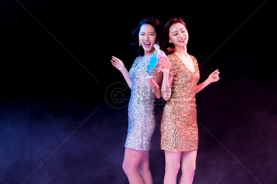 美女夜场派对狂欢摄影图4183*2789图片素材免费下载-编号943434-潮点视频