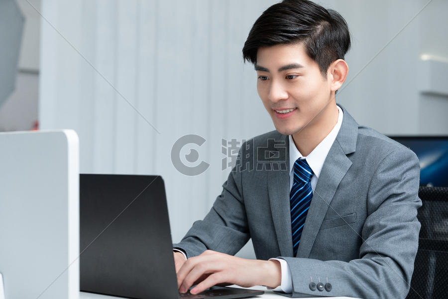 商务男士办公摄影图6720*4480图片素材免费下载-编号963143-潮点视频