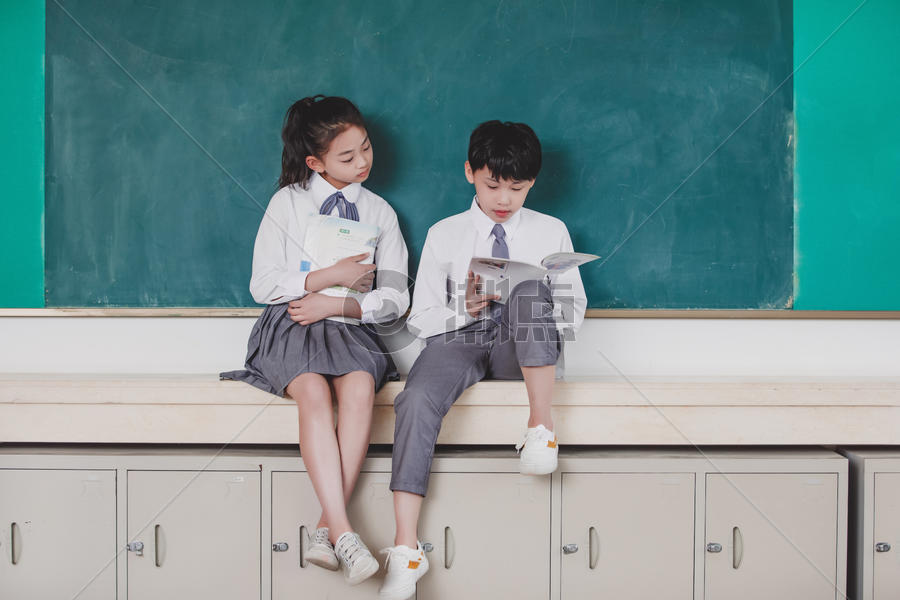 小学生课间嬉闹摄影图6000*4000图片素材免费下载-编号975569-潮点视频