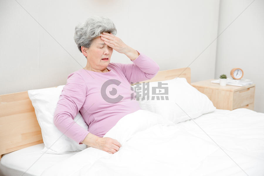 老人头疼摄影图6720*4480图片素材免费下载-编号991965-潮点视频