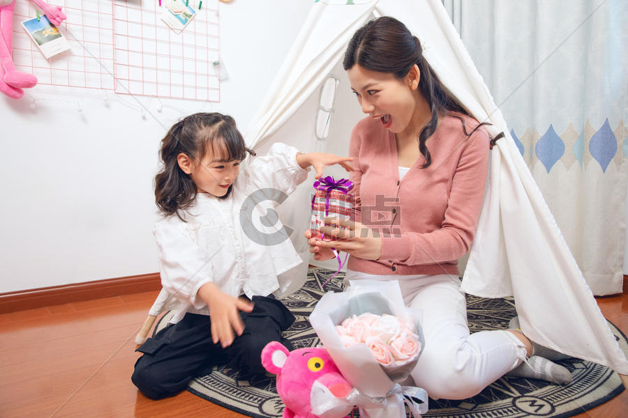 温馨家庭母女摄影图6720*4480图片素材免费下载-编号996600-潮点视频